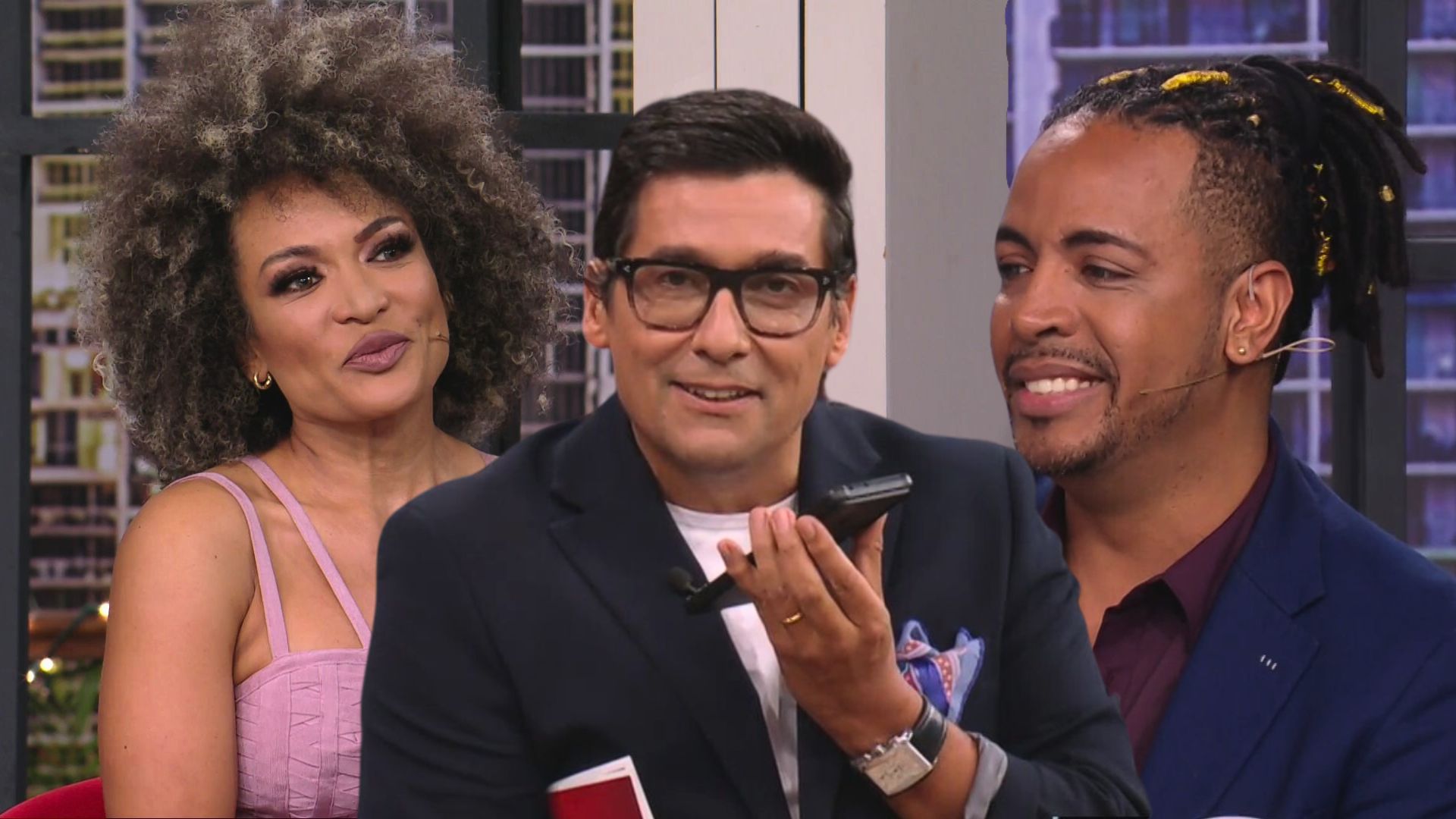 La puerta de Juan Carlos y su flechada dio pie a una duda que la esposa de Rafa ayudó a resolver ...